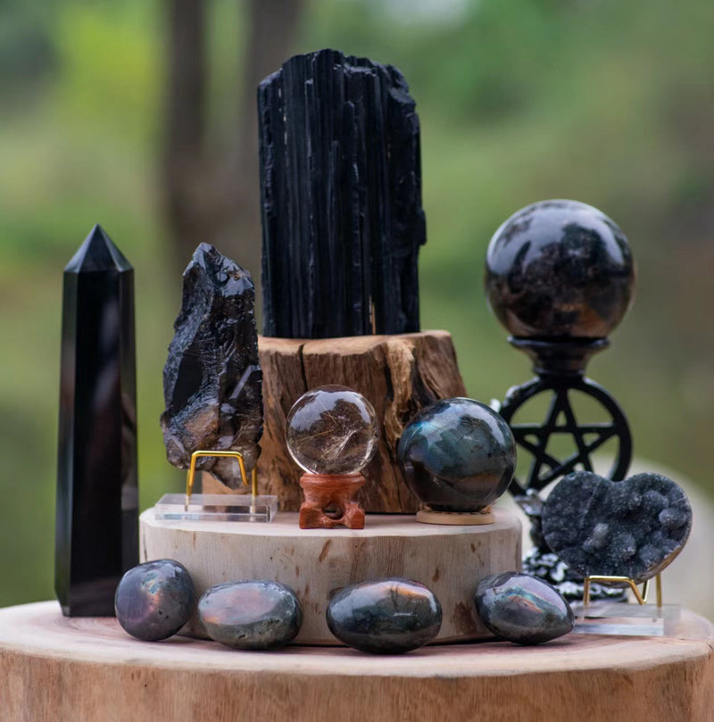 The meaning of Obsidian Crystal: Healing Properties,Benefits＆Uses